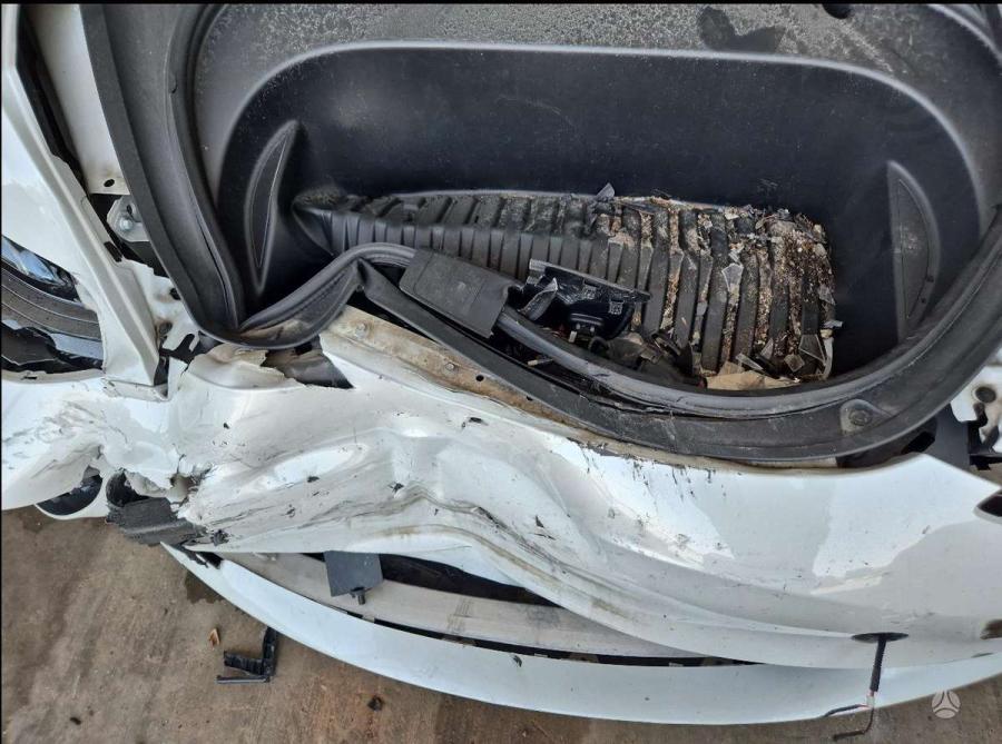 Balts Tesla Model 3 2023 Klaipėda, ar dzinēja tilpumu 0.00 L un nobraukumu 38 tūkst. km par 7700 €, foto 15 vietnē AUTOMOTO.COM.LV