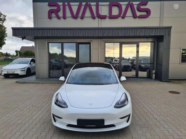 Tesla Model 3 2023 in Siauliai on AUTOMOTO.COM.LV White Tesla Model 3 2023 in Siauliai, with an engine capacity of 0.00 L and mileage of 88 thousand km for 30900 €, photo 1 on AUTOMOTO.COM.LV