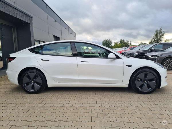 Tesla Model 3 2023 in Siauliai on AUTOMOTO.COM.LV White Tesla Model 3 2023 in Siauliai, with an engine capacity of 0.00 L and mileage of 88 thousand km for 30900 €, photo 6 on AUTOMOTO.COM.LV