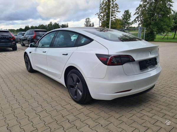 Tesla Model 3 2023 in Siauliai on AUTOMOTO.COM.LV White Tesla Model 3 2023 in Siauliai, with an engine capacity of 0.00 L and mileage of 88 thousand km for 30900 €, photo 7 on AUTOMOTO.COM.LV