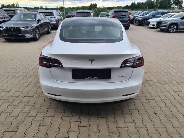 Tesla Model 3 2023 in Siauliai on AUTOMOTO.COM.LV White Tesla Model 3 2023 in Siauliai, with an engine capacity of 0.00 L and mileage of 88 thousand km for 30900 €, photo 8 on AUTOMOTO.COM.LV