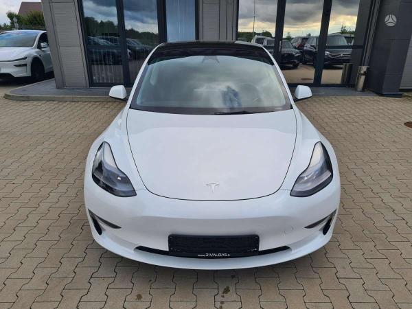 Tesla Model 3 2023 in Siauliai on AUTOMOTO.COM.LV White Tesla Model 3 2023 in Siauliai, with an engine capacity of 0.00 L and mileage of 88 thousand km for 30900 €, photo 10 on AUTOMOTO.COM.LV
