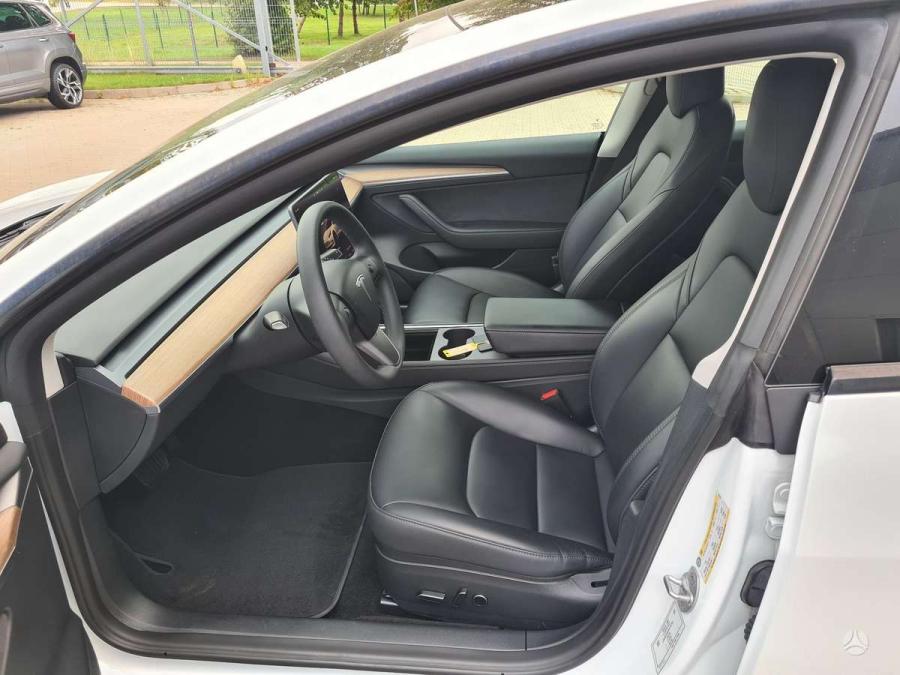 Balts Tesla Model 3 2023 Šauļi, ar dzinēja tilpumu 0.00 L un nobraukumu 88 tūkst. km par 30900 €, foto 13 vietnē AUTOMOTO.COM.LV