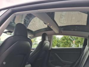 Balts Tesla Model 3 2023 Šauļi, ar dzinēja tilpumu 0.00 L un nobraukumu 88 tūkst. km par 30900 €, foto 19 vietnē AUTOMOTO.COM.LV