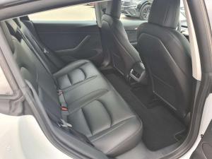 Balts Tesla Model 3 2023 Šauļi, ar dzinēja tilpumu 0.00 L un nobraukumu 88 tūkst. km par 30900 €, foto 20 vietnē AUTOMOTO.COM.LV