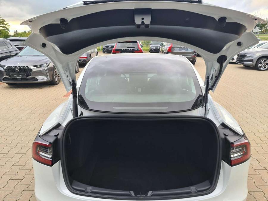 Balts Tesla Model 3 2023 Šauļi, ar dzinēja tilpumu 0.00 L un nobraukumu 88 tūkst. km par 30900 €, foto 25 vietnē AUTOMOTO.COM.LV