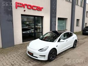 White Tesla Model 3 2023 in Riga, with an engine capacity of 0.00 L and mileage of 60 thousand km for 28900 €, photo 3 on AUTOMOTO.COM.LV