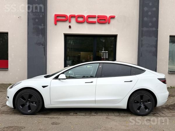 Белый Тесла Модель 3 2023 в Рига, объемом двигателя 0.00 л и пробегом 60 тыс. км за 29900 €, фото 4 на AUTOMOTO.COM.LV