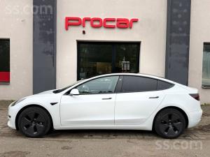 White Tesla Model 3 2023 in Riga, with an engine capacity of 0.00 L and mileage of 60 thousand km for 28900 €, photo 4 on AUTOMOTO.COM.LV