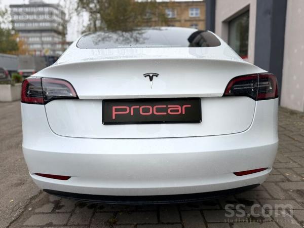 Белый Тесла Модель 3 2023 в Рига, объемом двигателя 0.00 л и пробегом 60 тыс. км за 29900 €, фото 5 на AUTOMOTO.COM.LV