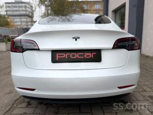 White Tesla Model 3 2023 in Riga, with an engine capacity of 0.00 L and mileage of 60 thousand km for 28900 €, photo 5 on AUTOMOTO.COM.LV