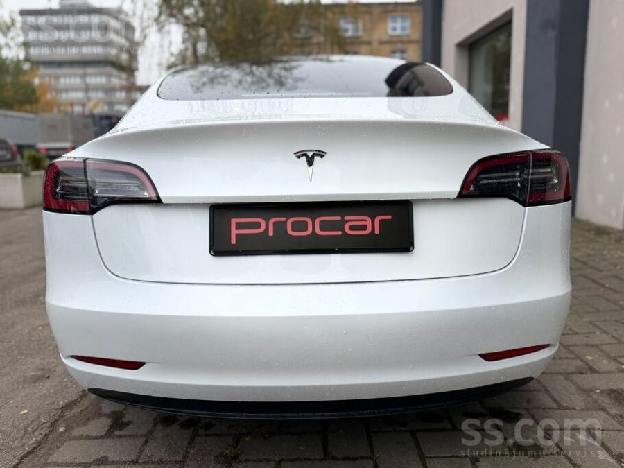 White Tesla Model 3 2023 in Riga, with an engine capacity of 0.00 L and mileage of 60 thousand km for 28900 €, photo 5 on AUTOMOTO.COM.LV