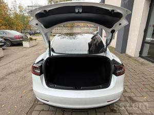 White Tesla Model 3 2023 in Riga, with an engine capacity of 0.00 L and mileage of 60 thousand km for 28900 €, photo 14 on AUTOMOTO.COM.LV