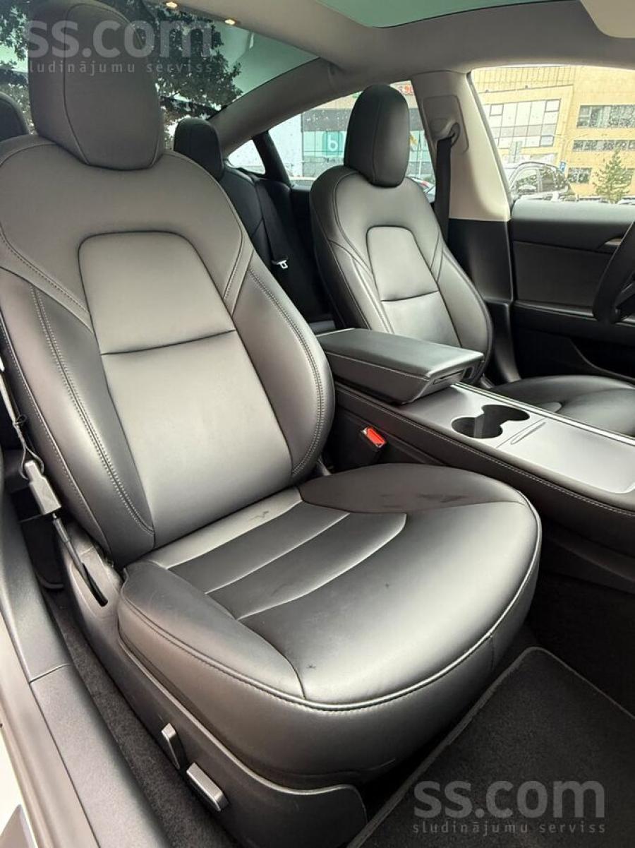 White Tesla Model 3 2023 in Riga, with an engine capacity of 0.00 L and mileage of 60 thousand km for 28900 €, photo 17 on AUTOMOTO.COM.LV