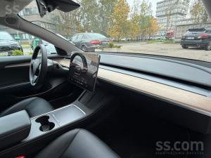White Tesla Model 3 2023 in Riga, with an engine capacity of 0.00 L and mileage of 60 thousand km for 28900 €, photo 18 on AUTOMOTO.COM.LV