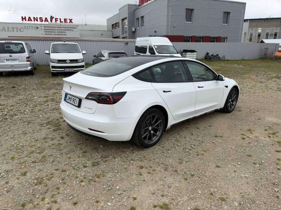 Balts Tesla Model 3 2023 Panevēža, ar dzinēja tilpumu 0.00 L un nobraukumu 112 tūkst. km par 19360 €, foto 3 vietnē AUTOMOTO.COM.LV