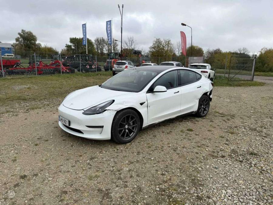 Balts Tesla Model 3 2023 Panevēža, ar dzinēja tilpumu 0.00 L un nobraukumu 112 tūkst. km par 19360 €, foto 5 vietnē AUTOMOTO.COM.LV