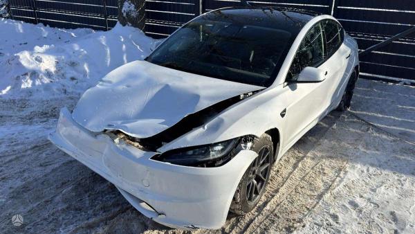 Balts Tesla Model 3 2024 Jonava, ar dzinēja tilpumu 0.00 L un nobraukumu 87 tūkst. km par 13750 €, foto 1 vietnē AUTOMOTO.COM.LV