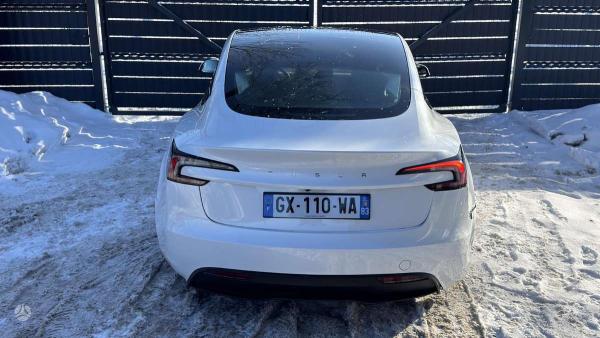 White Tesla Model 3 2024 in Jonava, with an engine capacity of 0.00 L and mileage of 87 thousand km for 12900 €, photo 6 on AUTOMOTO.COM.LV