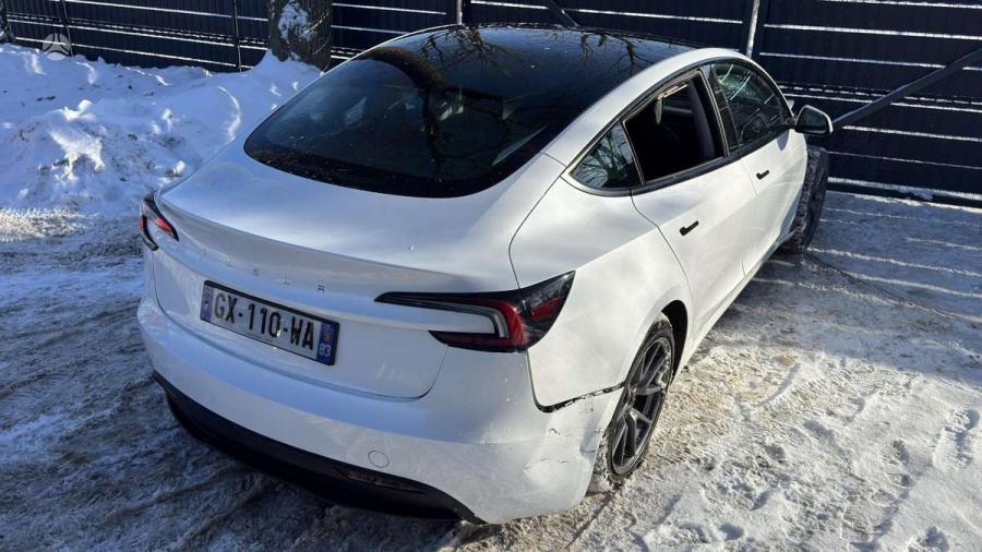 Balts Tesla Model 3 2024 Jonava, ar dzinēja tilpumu 0.00 L un nobraukumu 87 tūkst. km par 12900 €, foto 15 vietnē AUTOMOTO.COM.LV