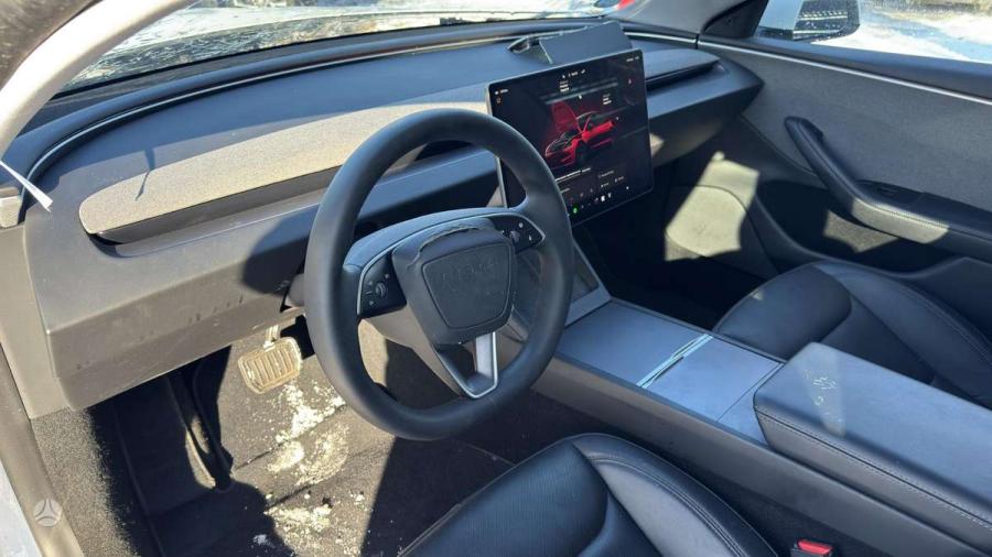 Balts Tesla Model 3 2024 Jonava, ar dzinēja tilpumu 0.00 L un nobraukumu 87 tūkst. km par 12900 €, foto 22 vietnē AUTOMOTO.COM.LV