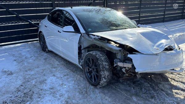 Balts Tesla Model 3 2024 Jonava, ar dzinēja tilpumu 0.00 L un nobraukumu 87 tūkst. km par 12550 €, foto 5 vietnē AUTOMOTO.COM.LV