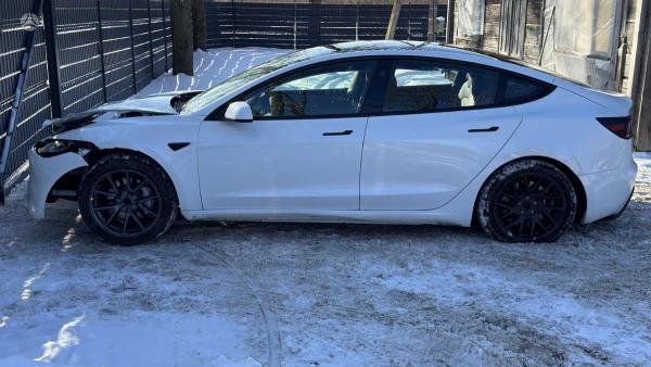 Balts Tesla Model 3 2024 Jonava, ar dzinēja tilpumu 0.00 L un nobraukumu 87 tūkst. km par 12550 €, foto 8 vietnē AUTOMOTO.COM.LV
