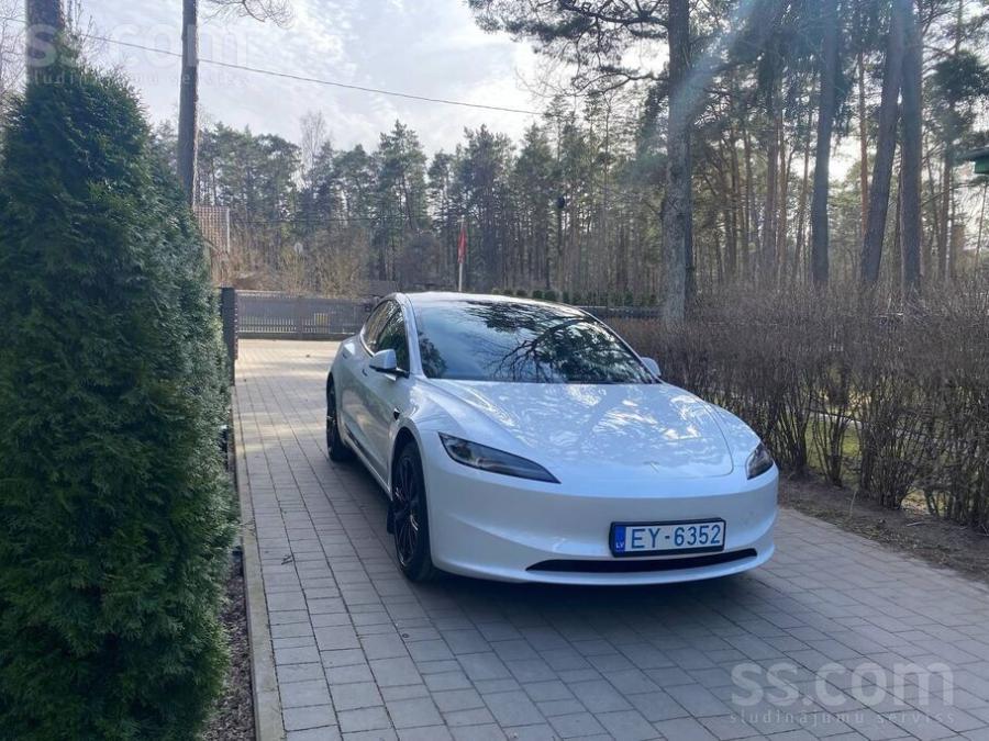 Белый Тесла Модель 3 2024 в Рига, объемом двигателя 0.00 л и пробегом 14 тыс. км за 35000 €, фото 18 на AUTOMOTO.COM.LV