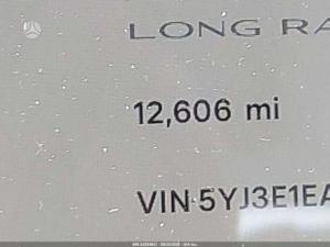 Белый Тесла Модель 3 2025 в Клайпеда, объемом двигателя 0.00 л и пробегом 13 тыс. км за 10000 €, фото 14 на AUTOMOTO.COM.LV