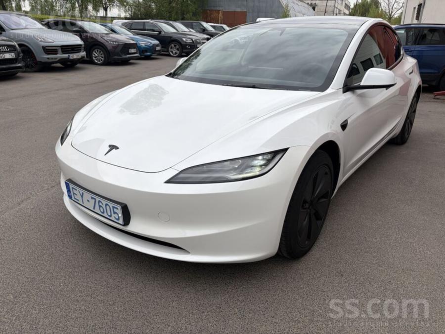 Balts Tesla Model 3 2025 Rīga, ar dzinēja tilpumu 0.00 L un nobraukumu 27 tūkst. km par 38800 €, foto 1 vietnē AUTOMOTO.COM.LV