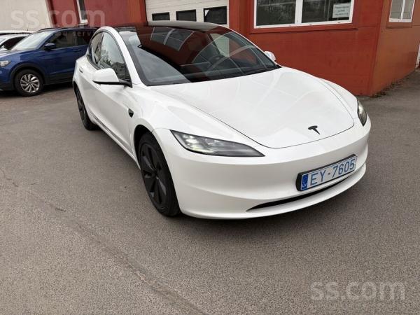 Белый Тесла Модель 3 2025 в Рига, объемом двигателя 0.00 л и пробегом 27 тыс. км за 38800 €, фото 2 на AUTOMOTO.COM.LV