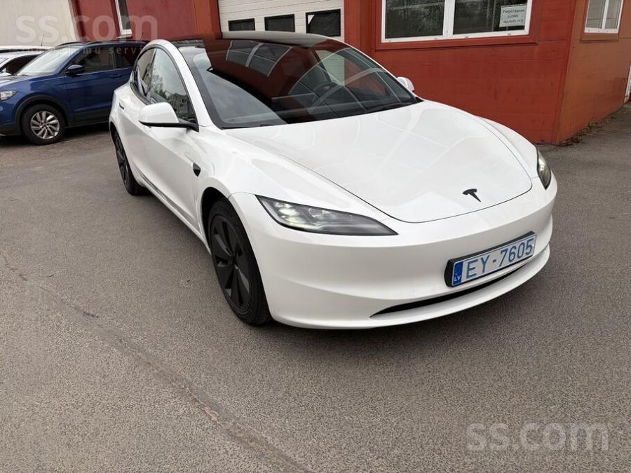 Balts Tesla Model 3 2025 Rīga, ar dzinēja tilpumu 0.00 L un nobraukumu 27 tūkst. km par 38800 €, foto 3 vietnē AUTOMOTO.COM.LV