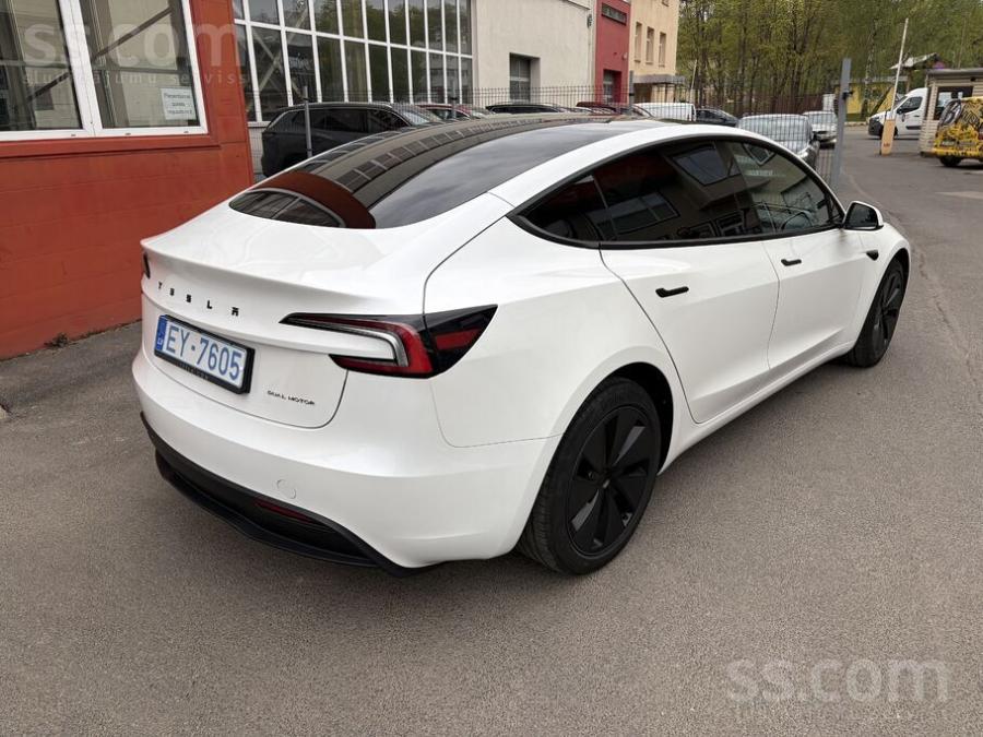 Balts Tesla Model 3 2025 Rīga, ar dzinēja tilpumu 0.00 L un nobraukumu 27 tūkst. km par 38800 €, foto 4 vietnē AUTOMOTO.COM.LV