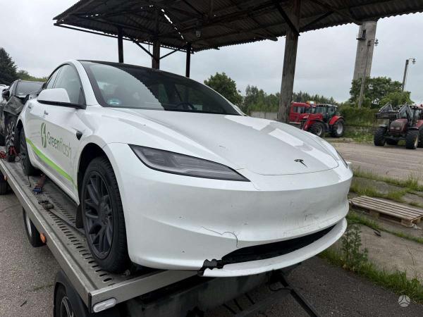Balts Tesla Model 3 2024 Marijampole, ar dzinēja tilpumu 0.00 L un nobraukumu 24 tūkst. km par 22500 €, foto 1 vietnē AUTOMOTO.COM.LV