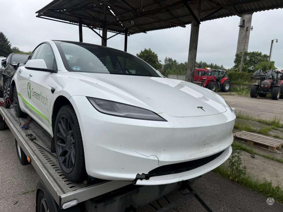 Balts Tesla Model 3 2024 Marijampole, ar dzinēja tilpumu 0.00 L un nobraukumu 24 tūkst. km par 22500 €, foto 1 vietnē AUTOMOTO.COM.LV