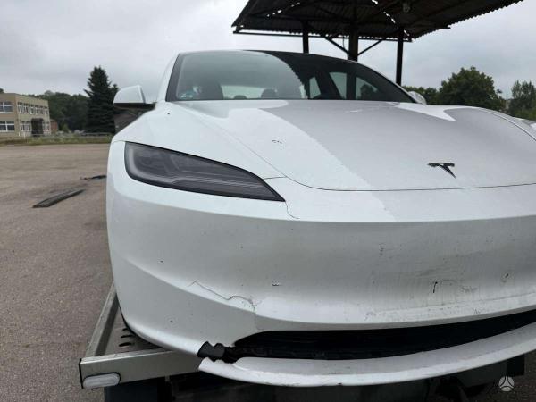 Balts Tesla Model 3 2024 Marijampole, ar dzinēja tilpumu 0.00 L un nobraukumu 24 tūkst. km par 22500 €, foto 2 vietnē AUTOMOTO.COM.LV