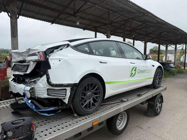 Balts Tesla Model 3 2024 Marijampole, ar dzinēja tilpumu 0.00 L un nobraukumu 24 tūkst. km par 22500 €, foto 6 vietnē AUTOMOTO.COM.LV