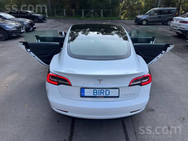 Tesla Model 3 2020 Rīga vietnē Balts Tesla Model 3 2020 Rīga, ar dzinēja tilpumu 0.00 L un nobraukumu 175 tūkst. km par 21000 €, foto 4 vietnē AUTOMOTO.COM.LV