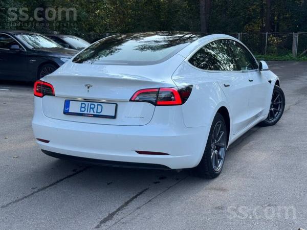 Tesla Model 3 2020 Rīga vietnē Balts Tesla Model 3 2020 Rīga, ar dzinēja tilpumu 0.00 L un nobraukumu 175 tūkst. km par 21000 €, foto 7 vietnē AUTOMOTO.COM.LV