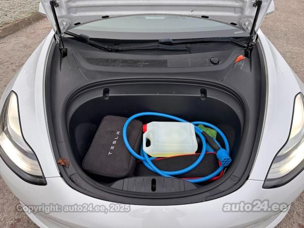 White Tesla Model 3 2019 in Keila, with an engine capacity of 0.00 L and mileage of 101 thousand km for 19000 €, photo 11 on AUTOMOTO.COM.LV