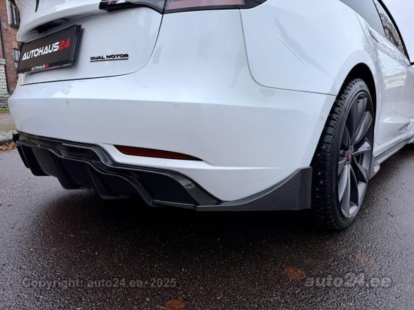 Balts Tesla Model 3 2019 Tallina, ar dzinēja tilpumu 0.00 L un nobraukumu 125 tūkst. km par 26900 €, foto 11 vietnē AUTOMOTO.COM.LV