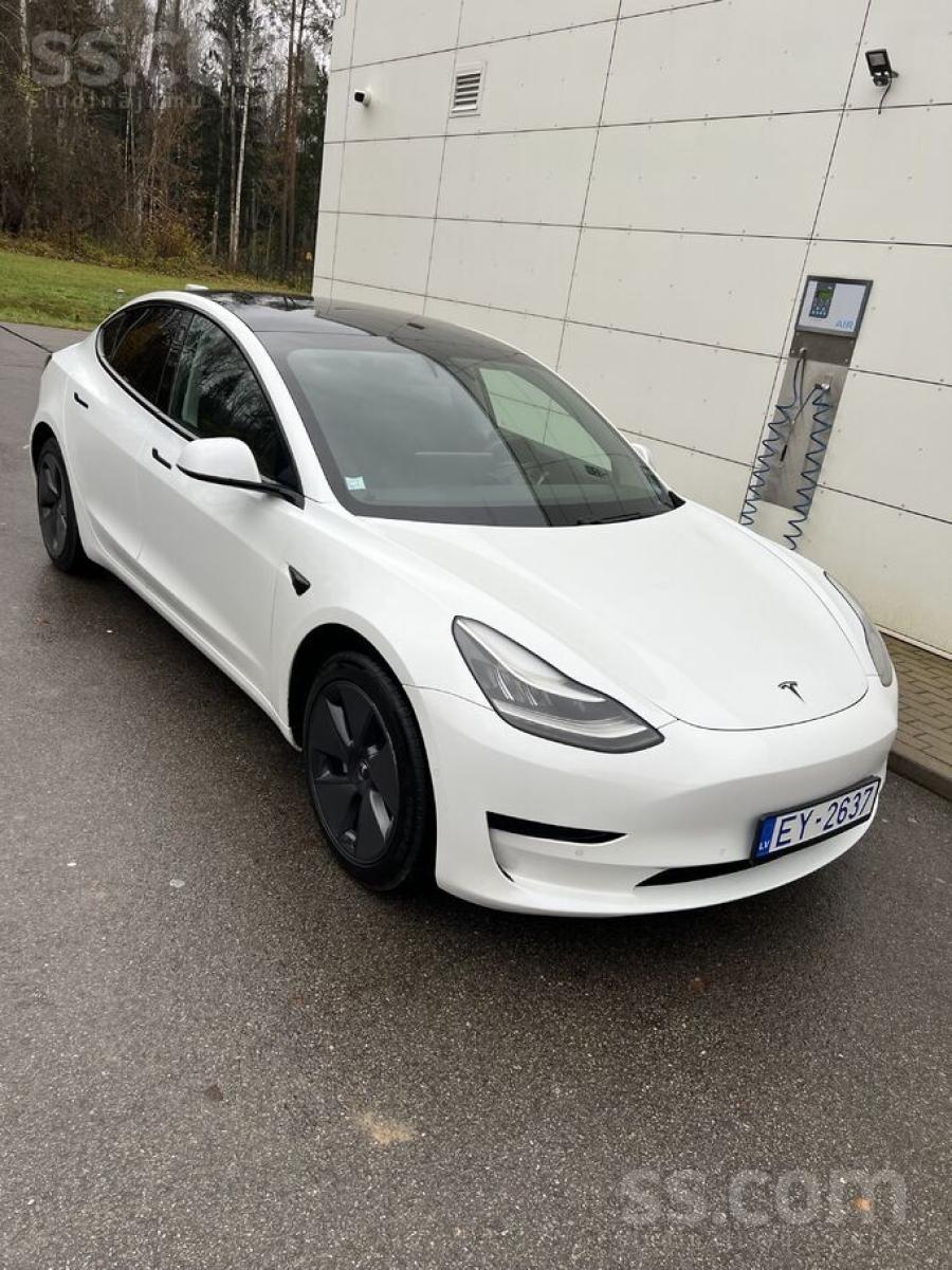 White Tesla Model 3 2019 in Riga, with an engine capacity of 0.00 L and mileage of 252 thousand km for 15999 €, photo 2 on AUTOMOTO.COM.LV