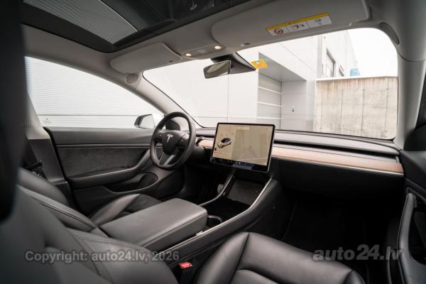 Balts Tesla Model 3 2019 Tartu, ar dzinēja tilpumu 0.00 L un nobraukumu 86 tūkst. km par 25900 €, foto 3 vietnē AUTOMOTO.COM.LV