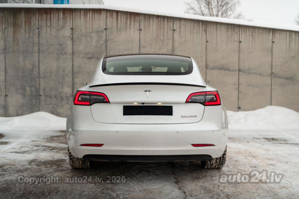 Balts Tesla Model 3 2019 Tartu, ar dzinēja tilpumu 0.00 L un nobraukumu 86 tūkst. km par 25900 €, foto 5 vietnē AUTOMOTO.COM.LV