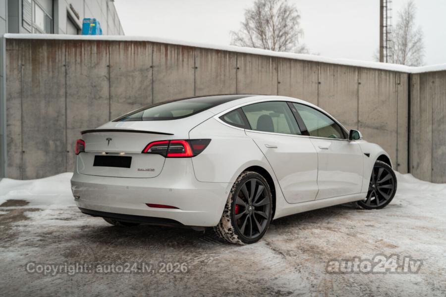 Balts Tesla Model 3 2019 Tartu, ar dzinēja tilpumu 0.00 L un nobraukumu 86 tūkst. km par 25900 €, foto 10 vietnē AUTOMOTO.COM.LV