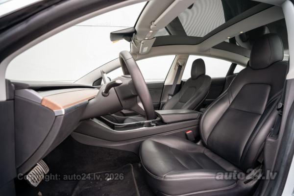 White Tesla Model 3 2019 in Tartu, with an engine capacity of 0.00 L and mileage of 86 thousand km for 25900 €, photo 11 on AUTOMOTO.COM.LV