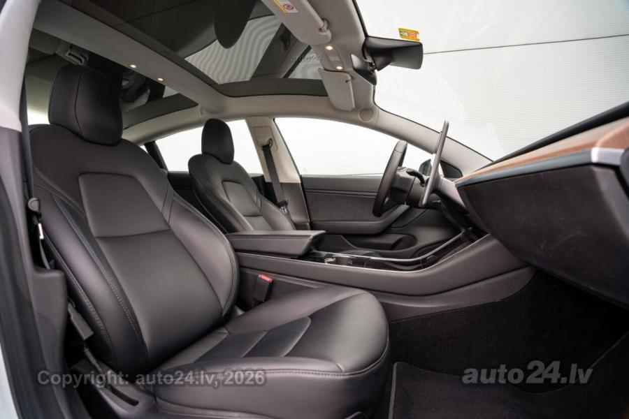 Balts Tesla Model 3 2019 Tartu, ar dzinēja tilpumu 0.00 L un nobraukumu 86 tūkst. km par 25900 €, foto 12 vietnē AUTOMOTO.COM.LV