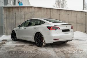 Balts Tesla Model 3 2019 Tartu, ar dzinēja tilpumu 0.00 L un nobraukumu 86 tūkst. km par 25900 €, foto 14 vietnē AUTOMOTO.COM.LV