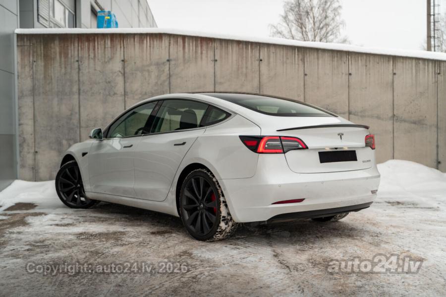 Balts Tesla Model 3 2019 Tartu, ar dzinēja tilpumu 0.00 L un nobraukumu 86 tūkst. km par 25900 €, foto 14 vietnē AUTOMOTO.COM.LV