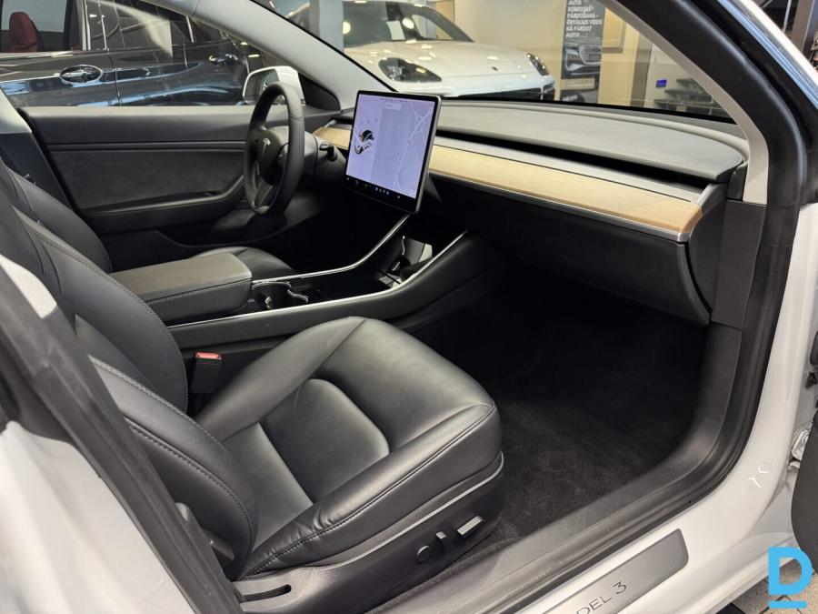 Balts Tesla Model 3 2019 Mārupe, ar dzinēja tilpumu 0.00 L un nobraukumu 129 tūkst. km par 20990 €, foto 7 vietnē AUTOMOTO.COM.LV
